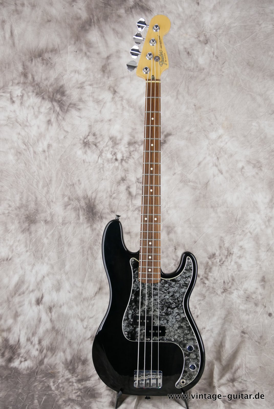 FENDER Precision Bass