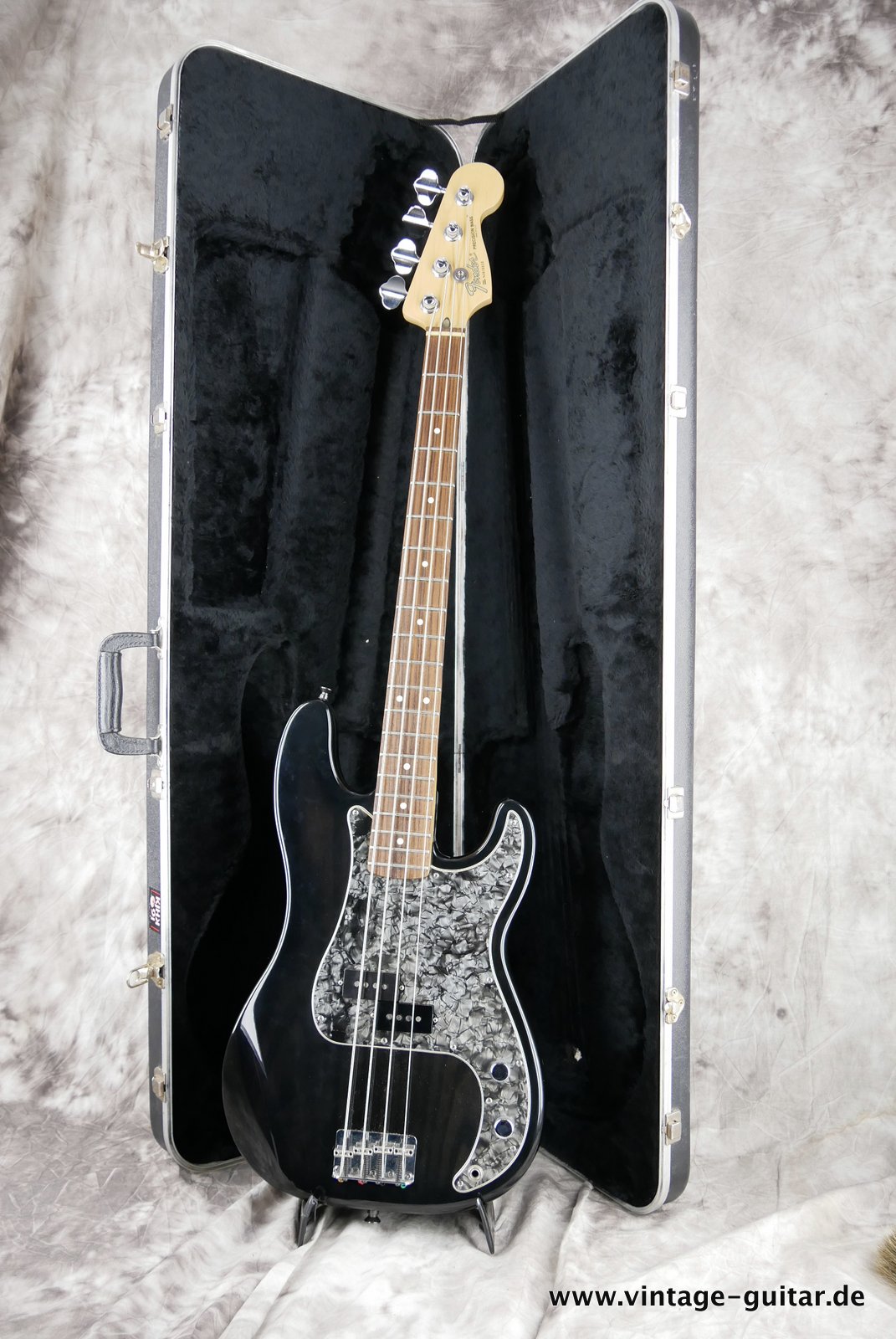 FENDER Precision Bass