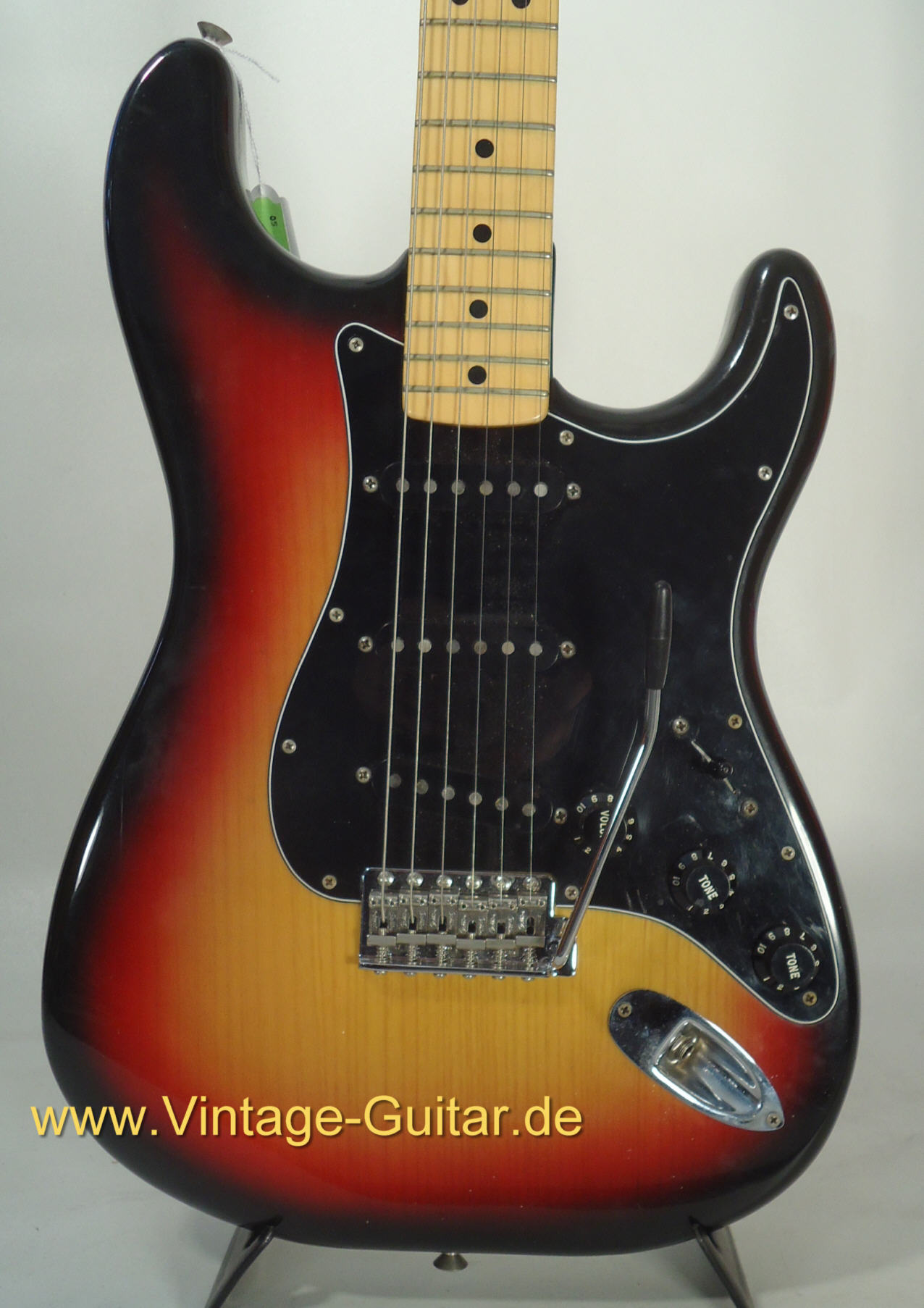img/vintage/476/Fender Stratocaster 1977 sb b.jpg
