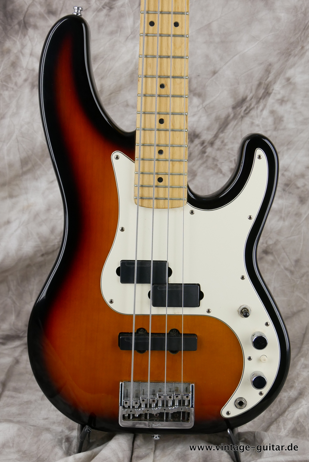 FENDER Precision Bass Plus