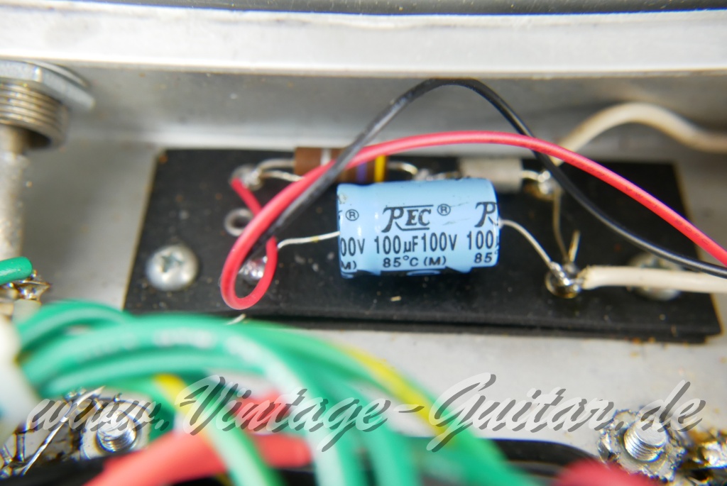 FENDER Deluxe Reverb