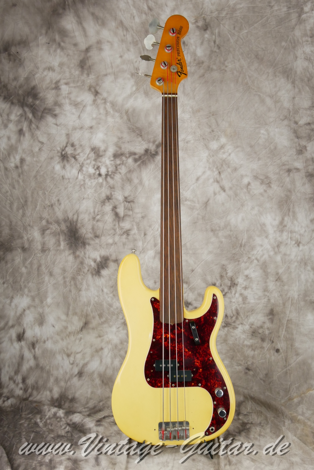 FENDER Precision Bass