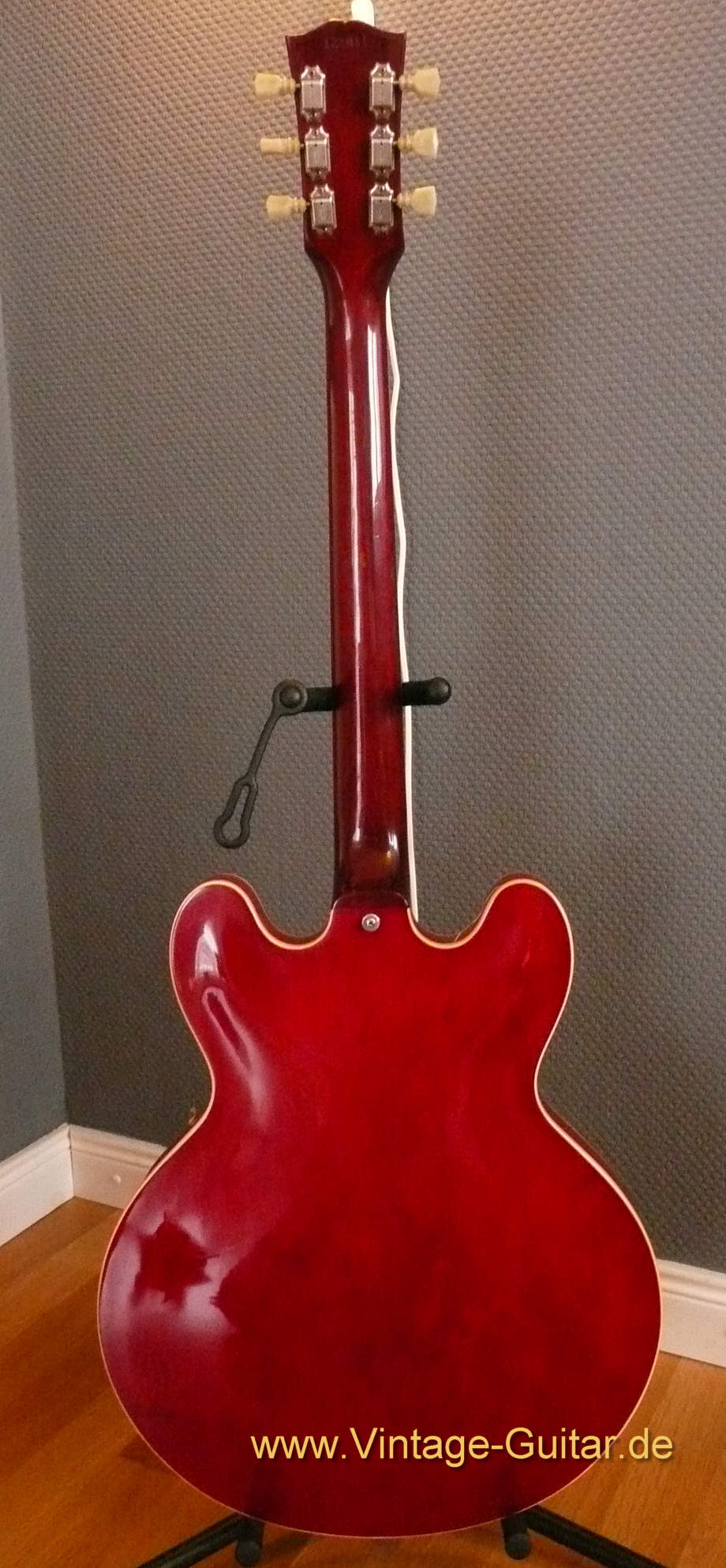 img/vintage/735/1963 ES335 cherry back.jpg
